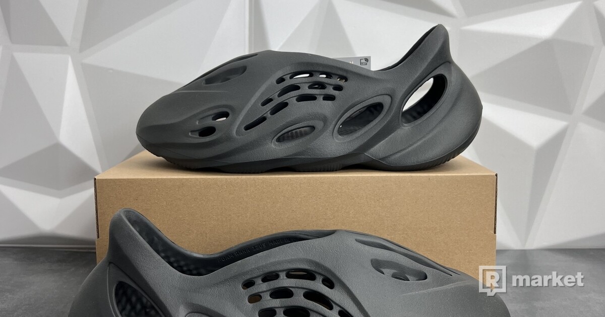 Adidas Yeezy Foam Runner Carbon Refresher Market