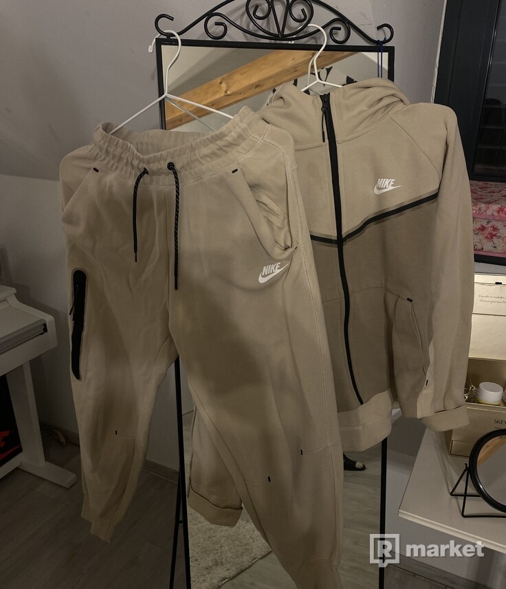 Nike Tech Fleece Refresher Market